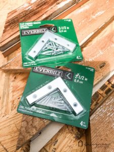 How to Make a DIY Picture Frame from Upcyled Wood! | Designertrapped.com