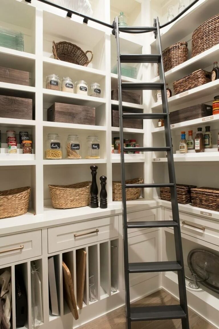 How to Maximize Your Walk-In Pantry Space